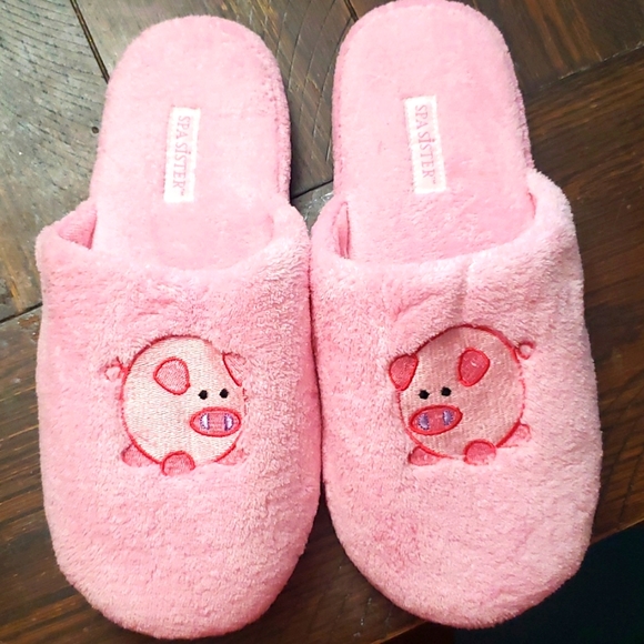 Spa Sisters | Shoes | Spa Sisters Pink Piggy Slippers | Poshmark